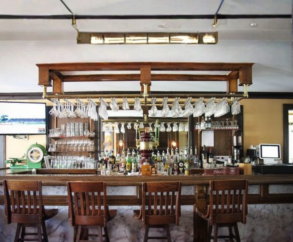 Dining | Lucerne Inn Bangor, ME