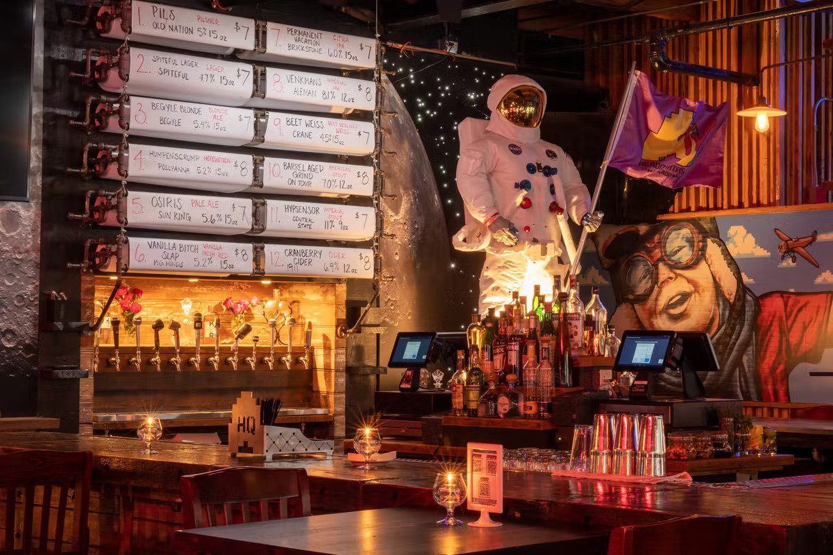 Headquarters Beercade: River North Sports Bar & Arcade Bar