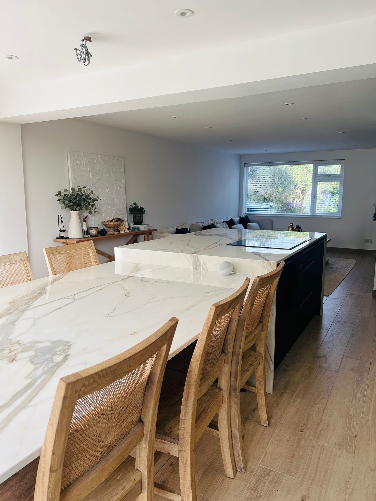 Quality Bespoke Granite Quatz Ceramic Marble Worktops and Tiles ...