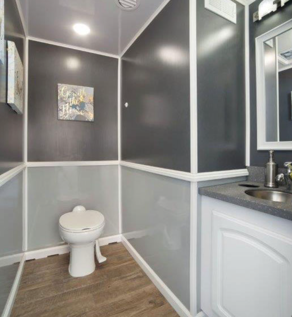 PREMIER PORTABLES FLORIDA | PORTA-POTTYS - DELUXE PORTABLE RESTROOM