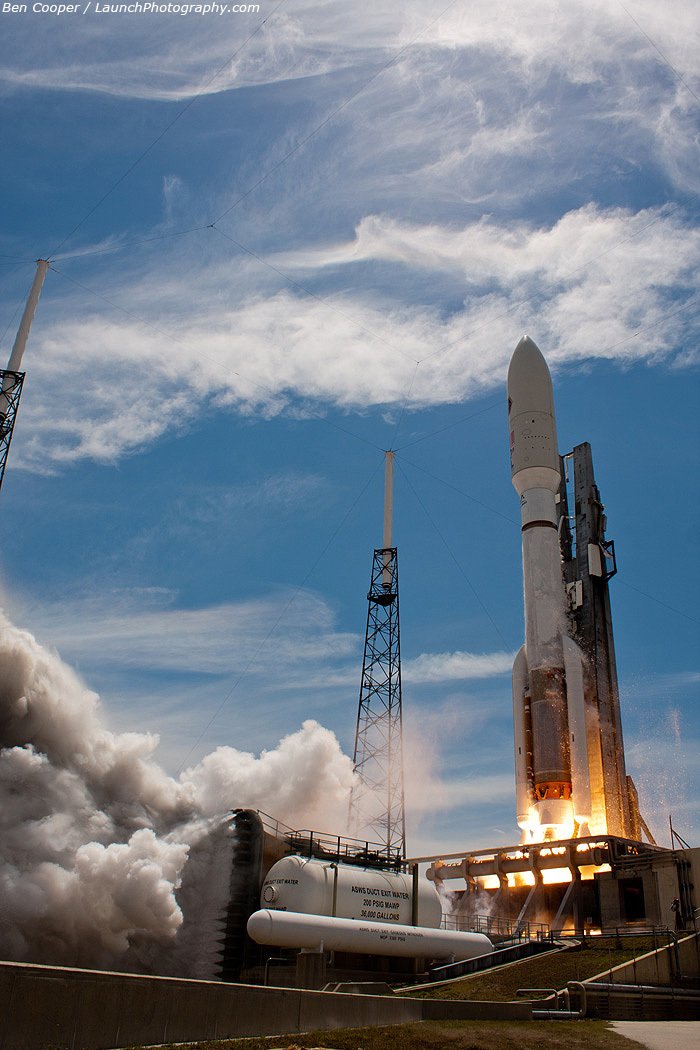 Atlas V launches AEHF-2 photos