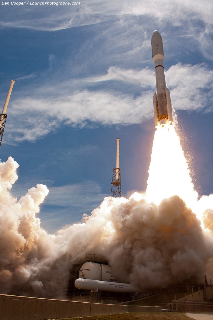 Atlas V launches AEHF-2 photos