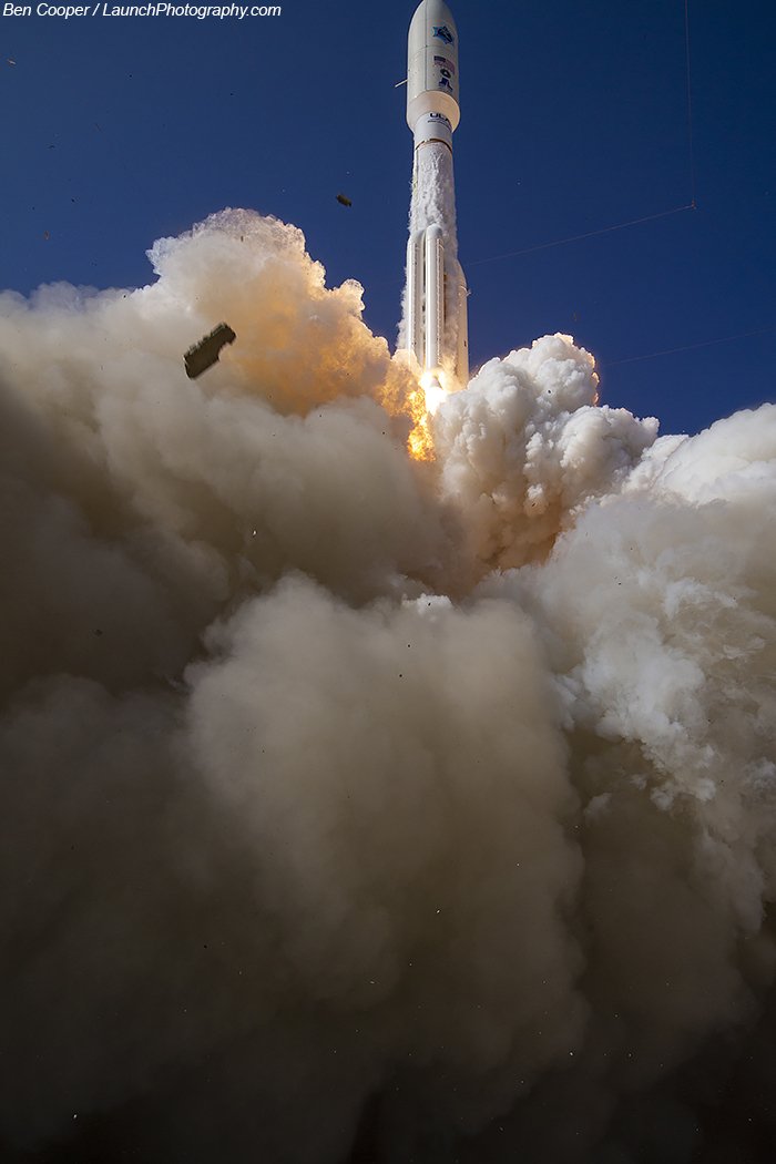 Atlas V launches AEHF-6 photos