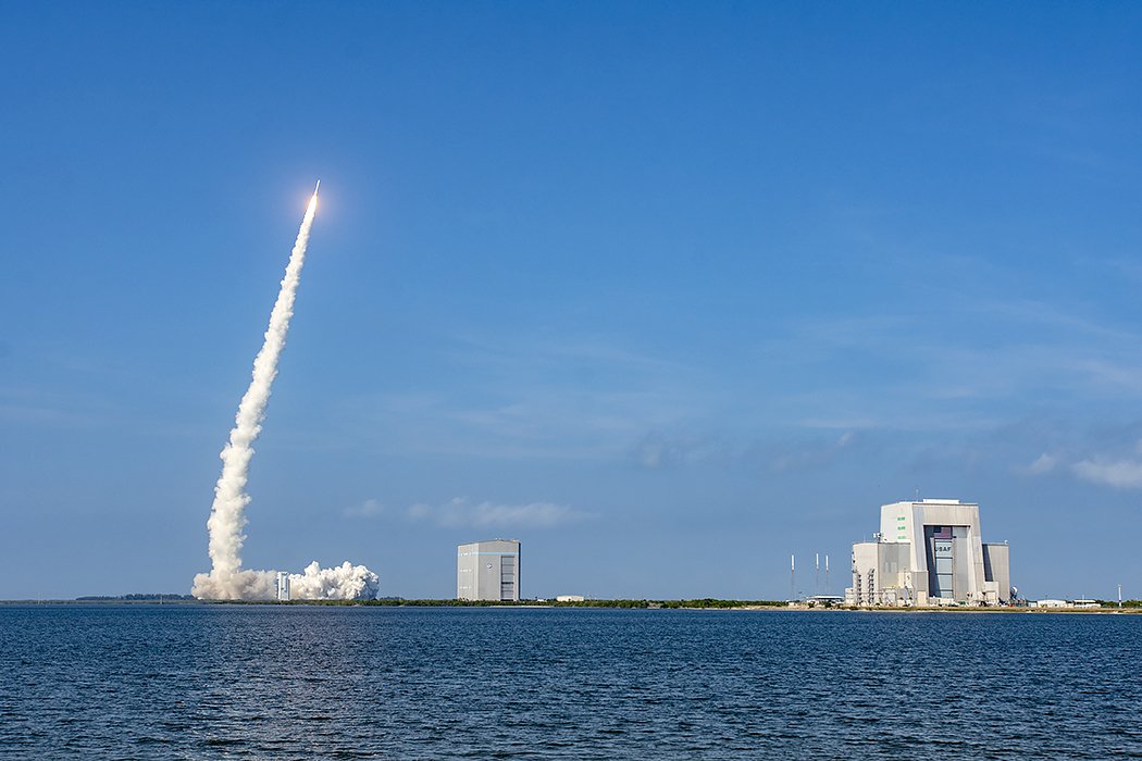 Atlas V launches AEHF-6 photos