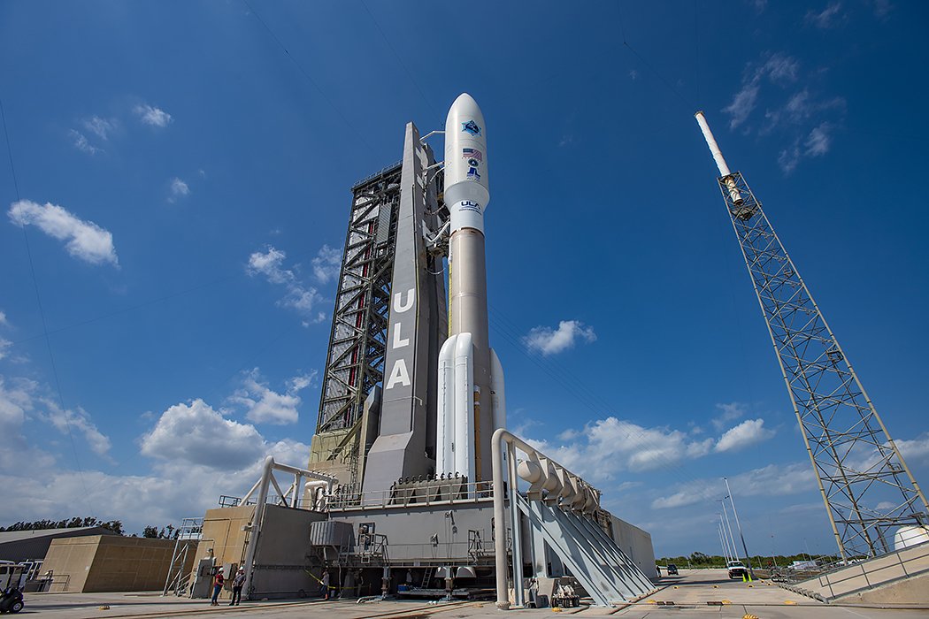 Atlas V launches AEHF-6 photos