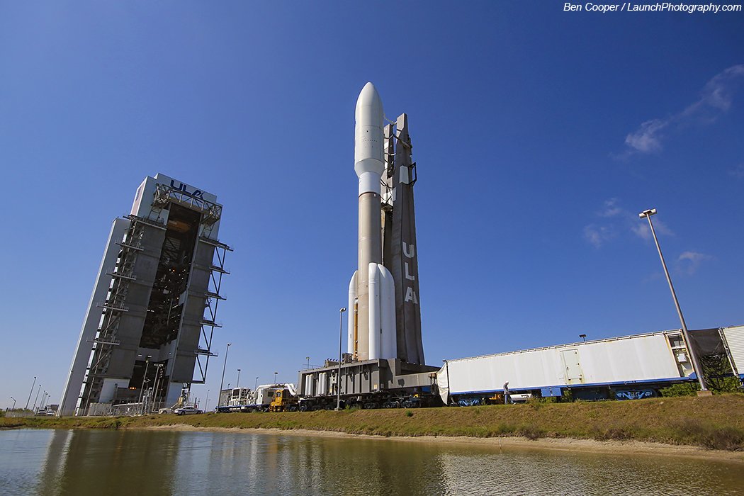 Atlas V launches AEHF-6 photos