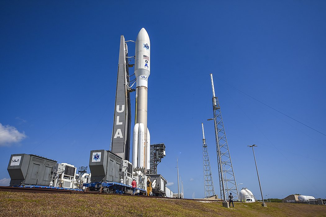 Atlas V launches AEHF-6 photos