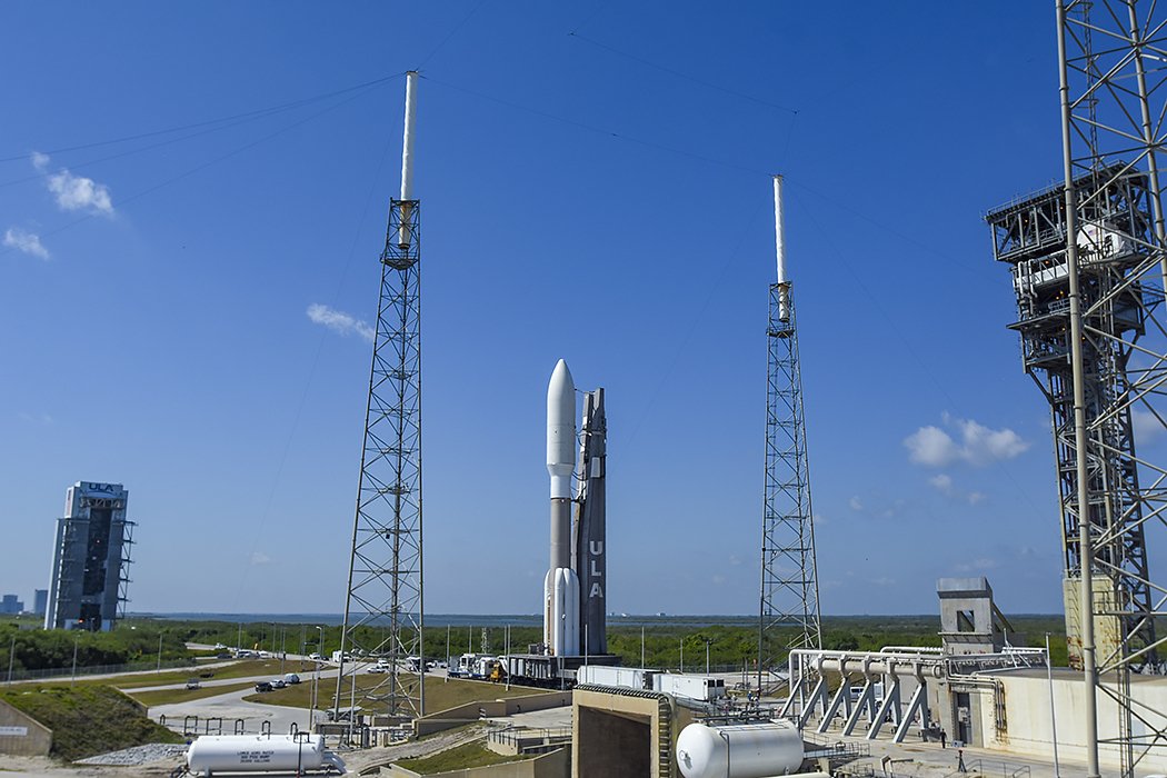 Atlas V launches AEHF-6 photos
