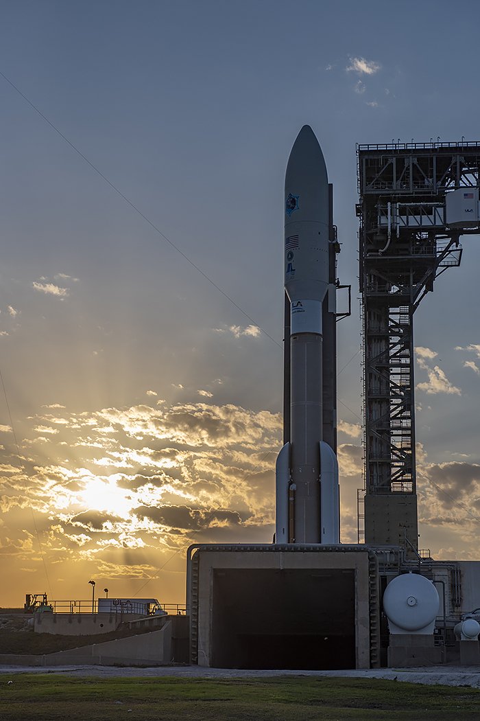 Atlas V launches AEHF-6 photos