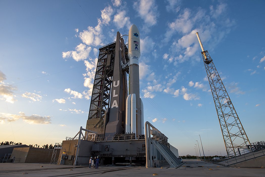 Atlas V launches AEHF-6 photos