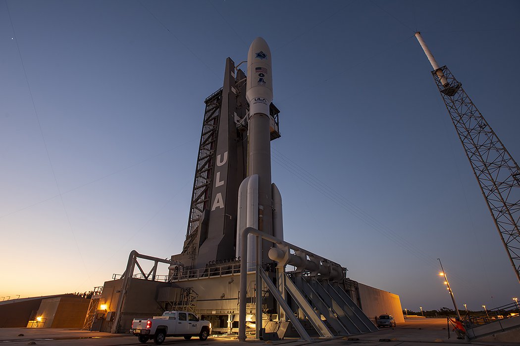 Atlas V launches AEHF-6 photos