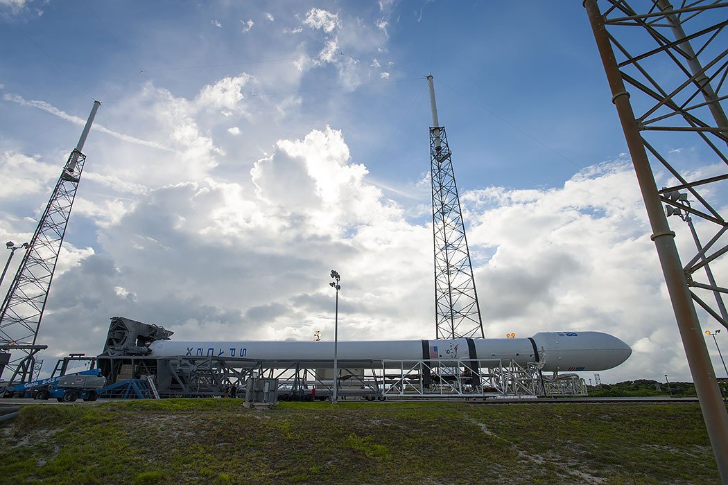 Falcon 9 launches AsiaSat 8 photos