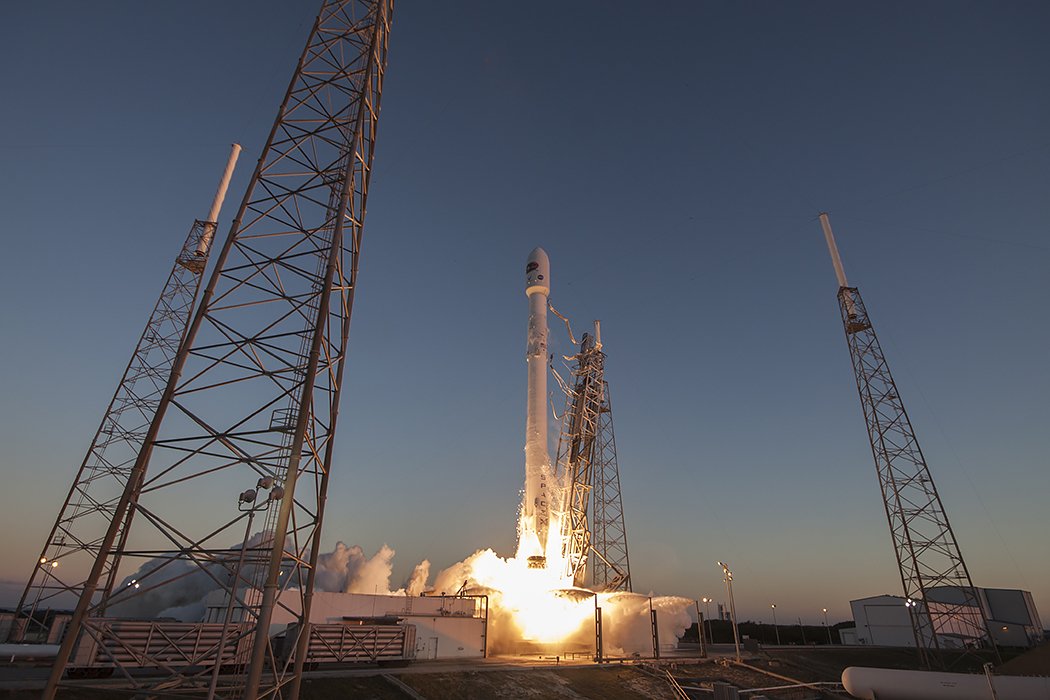 Falcon 9 launches DSCOVR photos