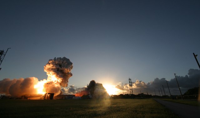 Delta II launches Dawn photos