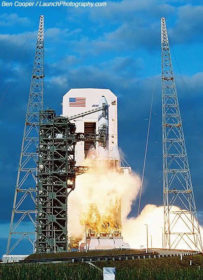 Delta IV-Heavy launches on demo flight photos