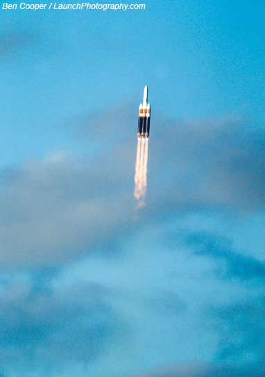 Delta IV-Heavy launches on demo flight photos