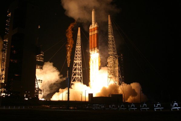 Delta IV-Heavy launches DSP-23 photos