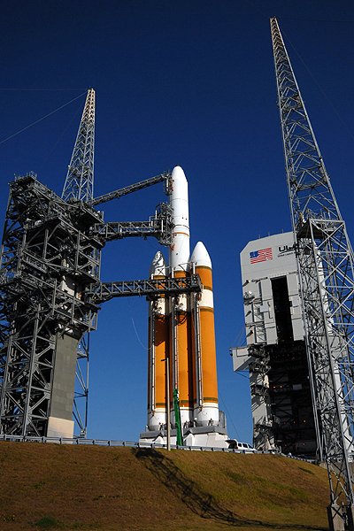 Delta IV-Heavy launches NROL-26 photos