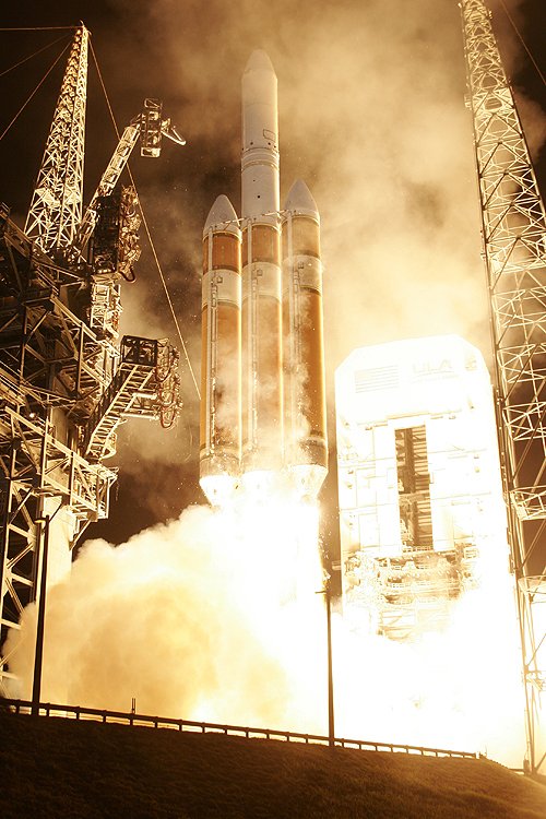 Delta IV-Heavy launches NROL-32 photos