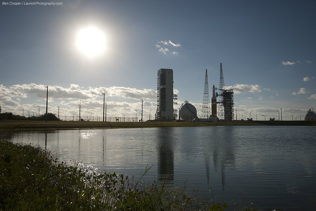 Delta IV-Heavy launches NROL-32 photos