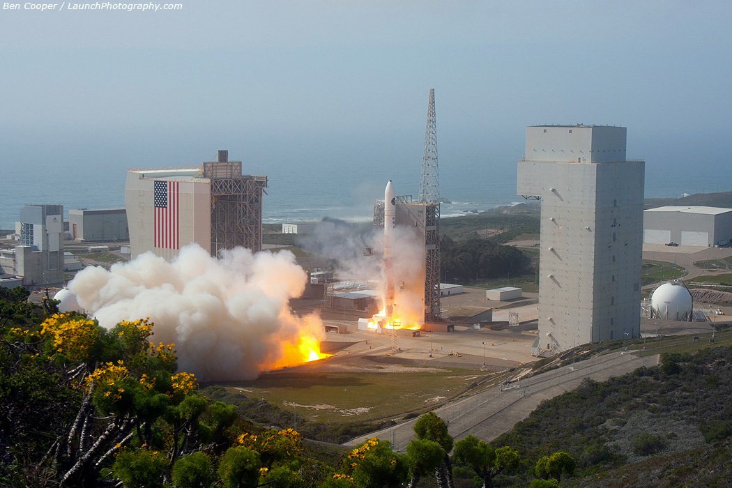 Delta IV launches NROL-25 photos