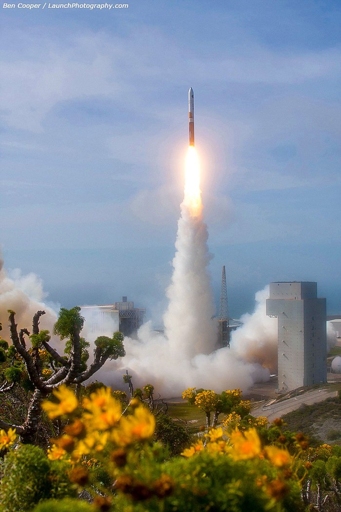 Delta IV launches NROL-25 photos