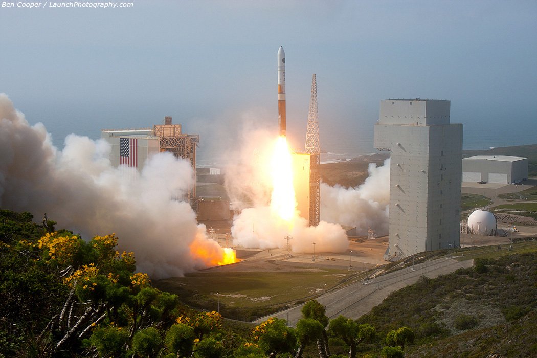 Delta IV launches NROL-25 photos