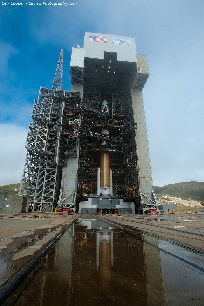 Delta IV launches NROL-25 photos