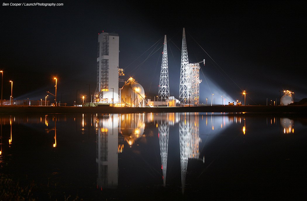 Delta IV launches NROL-27 photos