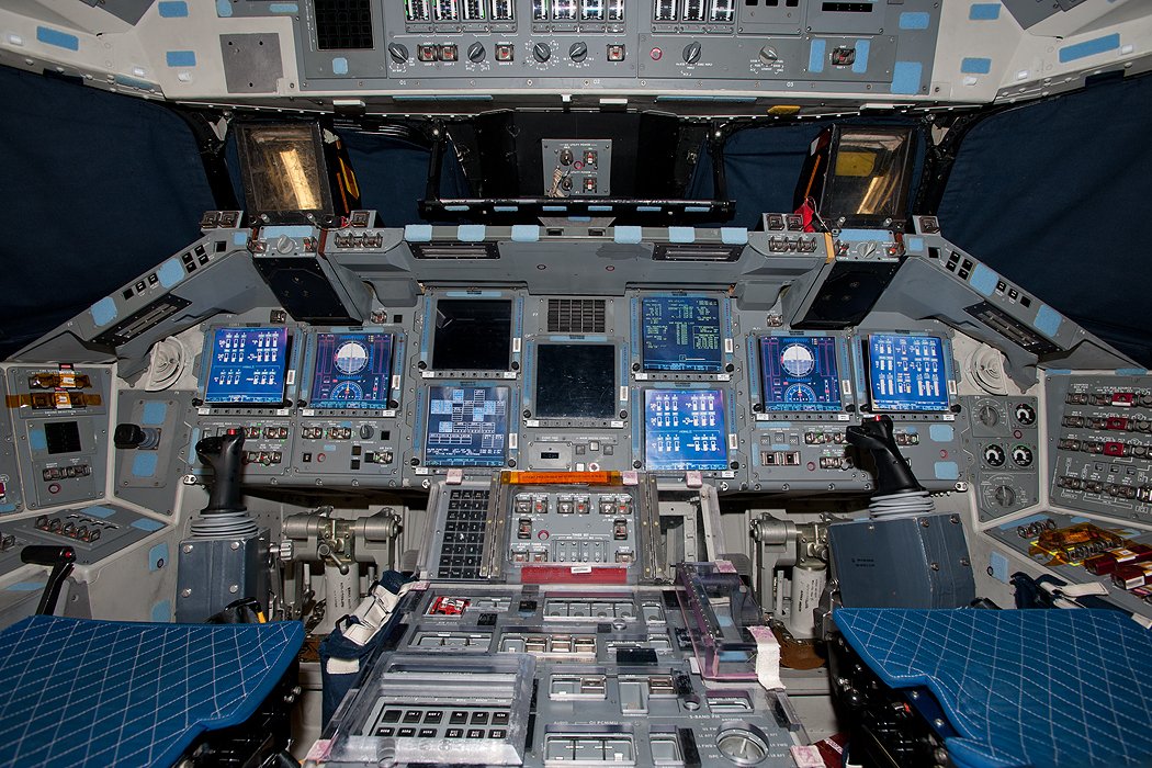 Discovery Space Shuttle Flight Deck photos