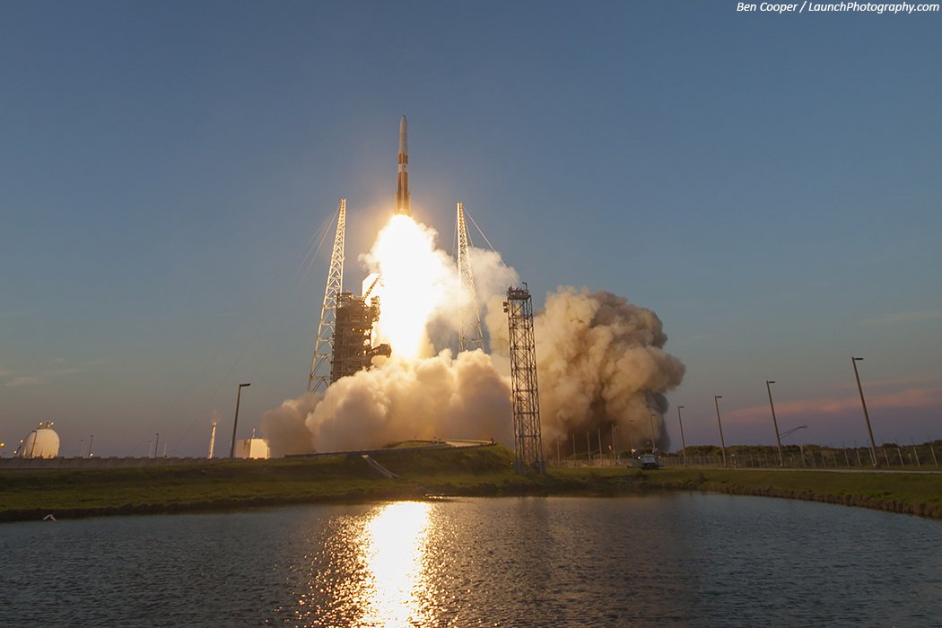 Delta IV launches GPS IIF-6 photos