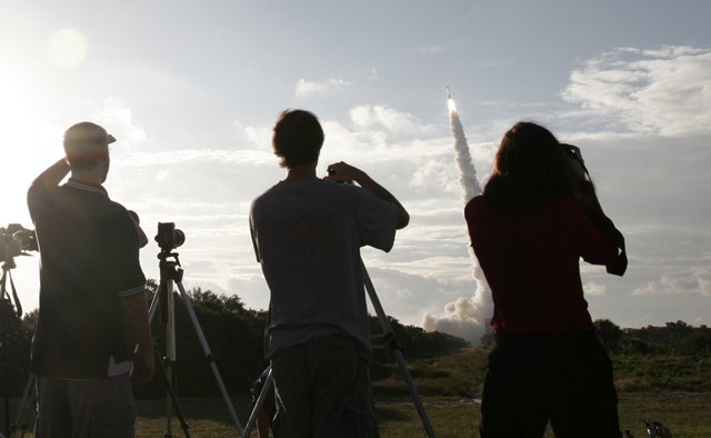 Delta II launches GPS IIR-17M photos