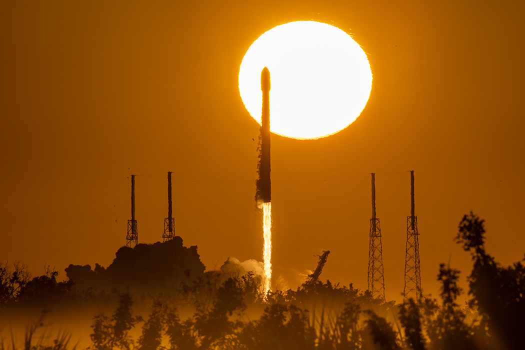 Falcon 9 launches GPS III SV-06 photos