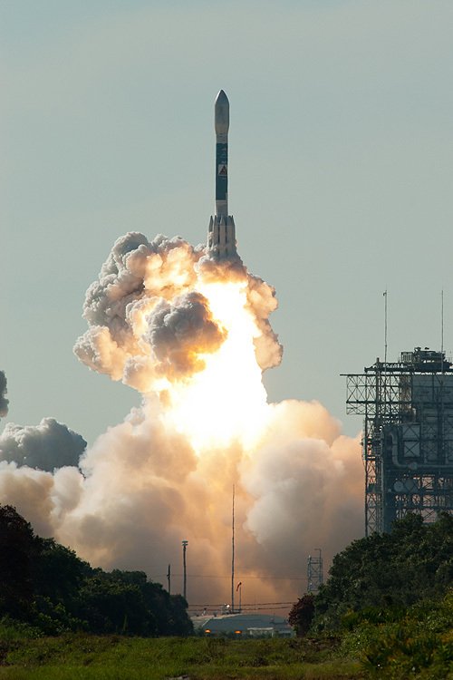Delta II launches GRAIL photos