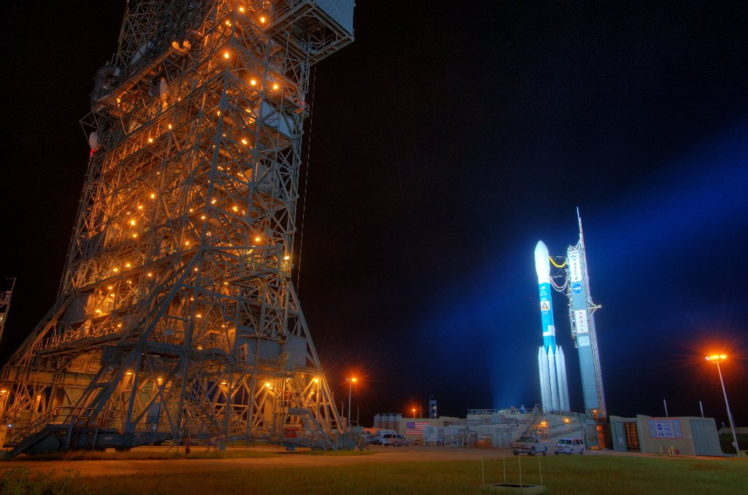 Delta II launches GRAIL photos