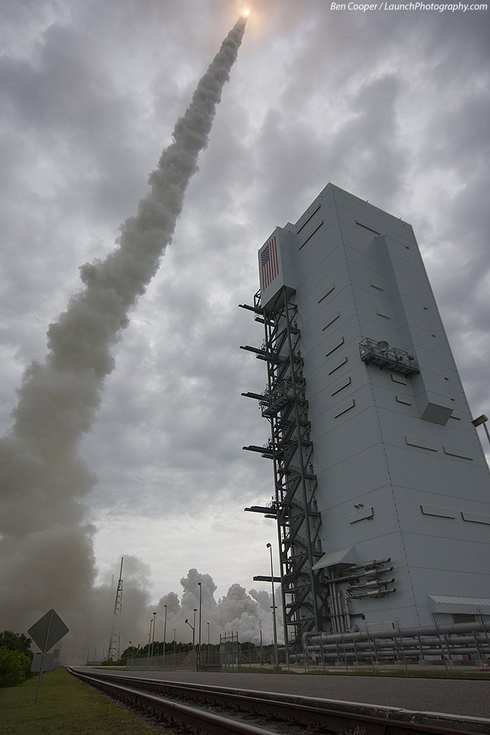 Atlas V launches MUOS-2 photos