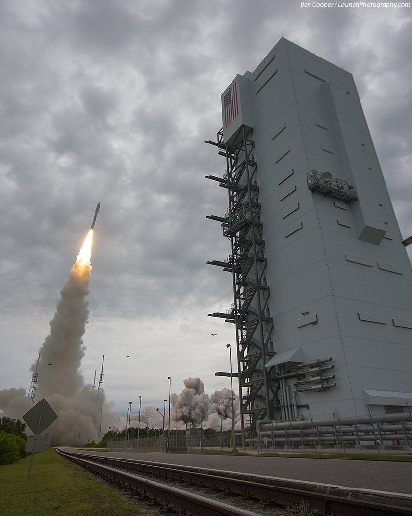 Atlas V launches MUOS-2 photos