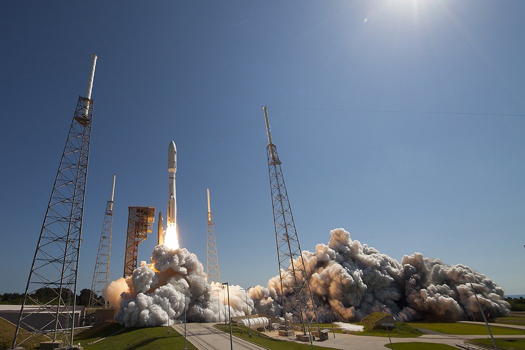 Atlas V launches MUOS-5 photos