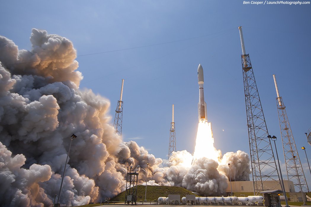 Atlas V launches NROL-67 photos