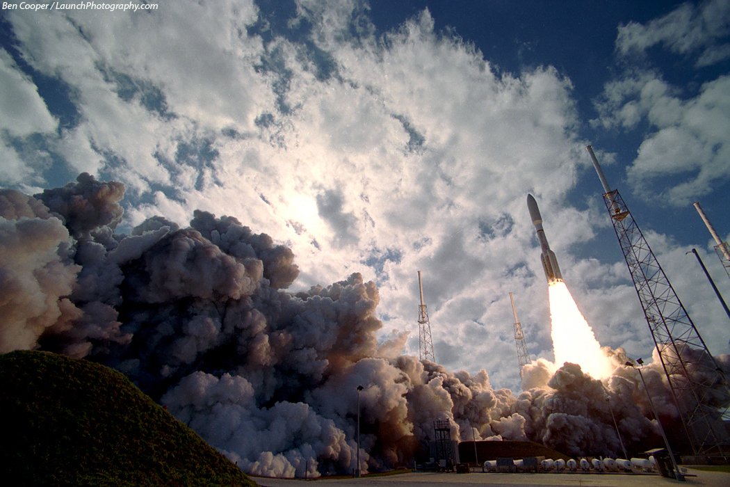 Atlas V launches New Horizons to Pluto photos