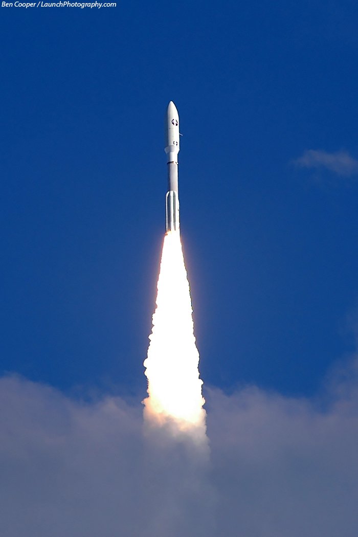 Atlas V launches New Horizons to Pluto photos