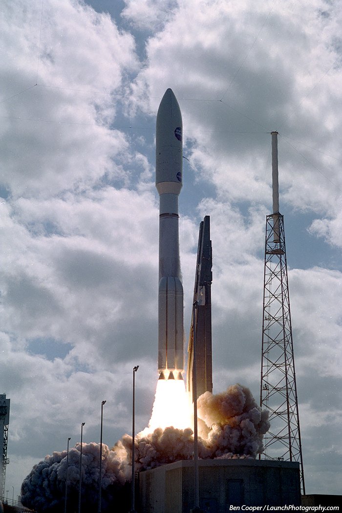 Atlas V launches New Horizons to Pluto photos