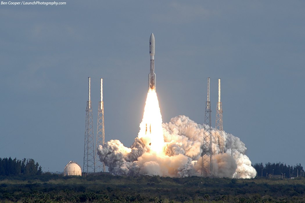 Atlas V launches New Horizons to Pluto photos