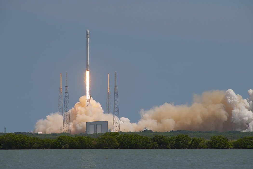 Falcon 9 launches ORBCOMM OG2 photos