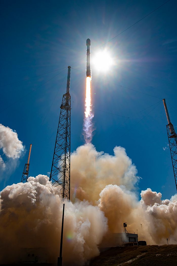 Falcon 9 launches OneWeb-17 photos
