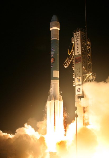 Delta II launches Phoenix Mars lander photos