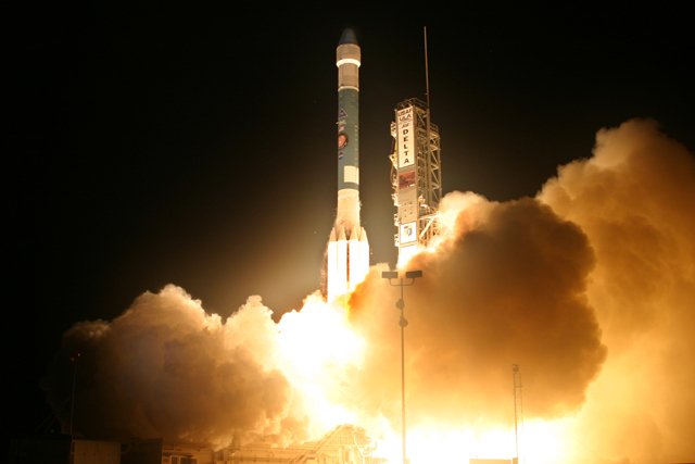 Delta II launches Phoenix Mars lander photos