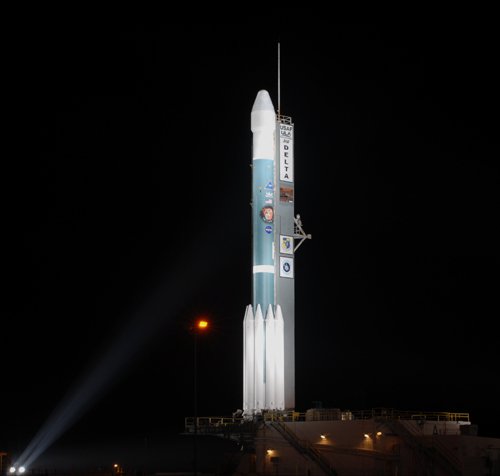 Delta II launches Phoenix Mars lander photos
