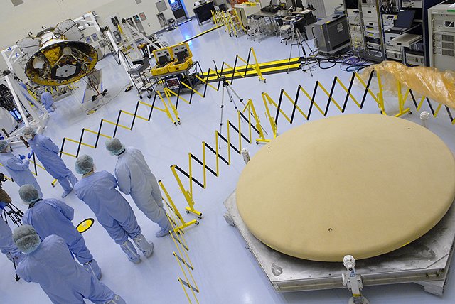 Delta II launches Phoenix Mars lander photos