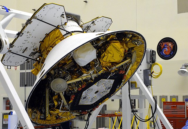 Delta II launches Phoenix Mars lander photos